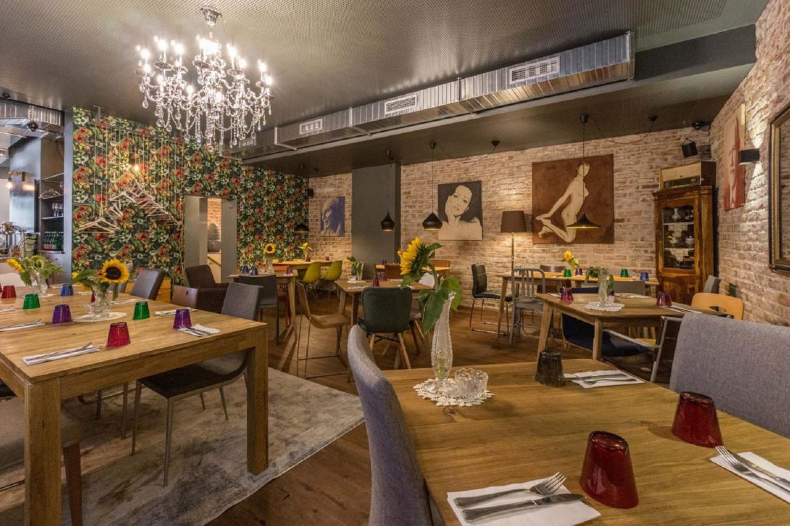 Le Pic - Brasserie, Bar, Café - Rolling Pin