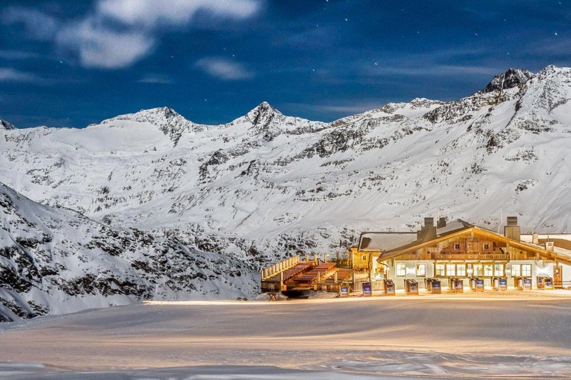 Hüttenmitarbeiter bei Hohe Mut Alm in Obergurgl - Rolling Pin